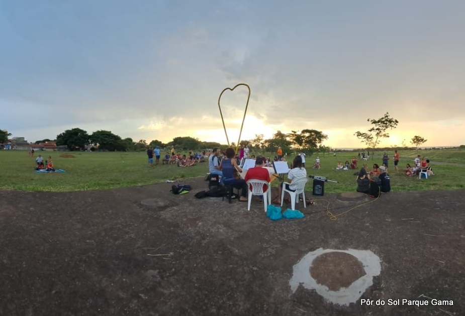 Entre Poesia, Música e Pôr do Sol: Uma Experiência Única no Coração do ...